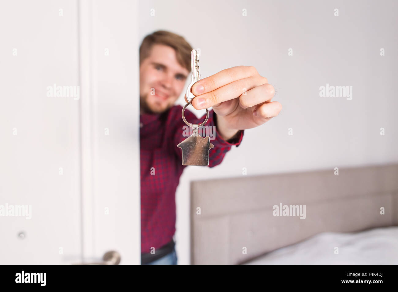 Man passing woman house keys hi-res stock photography and images - Alamy