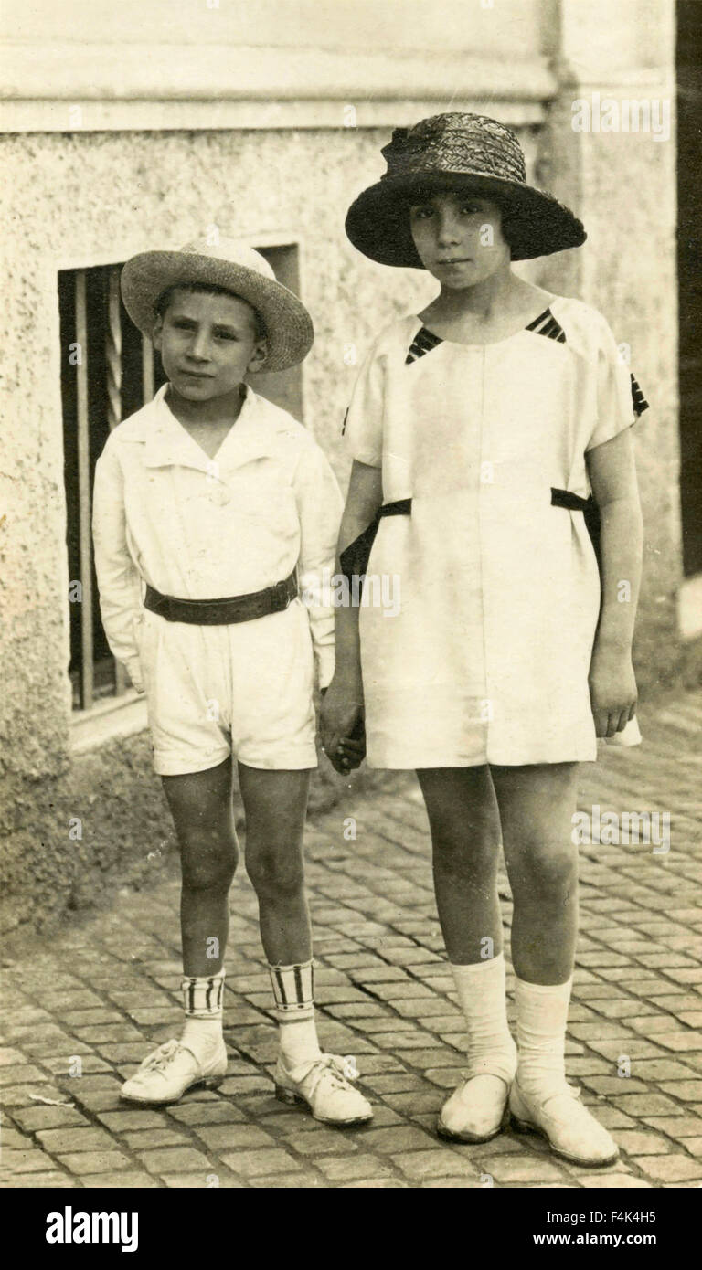 Two white children hi-res stock photography and images - Alamy