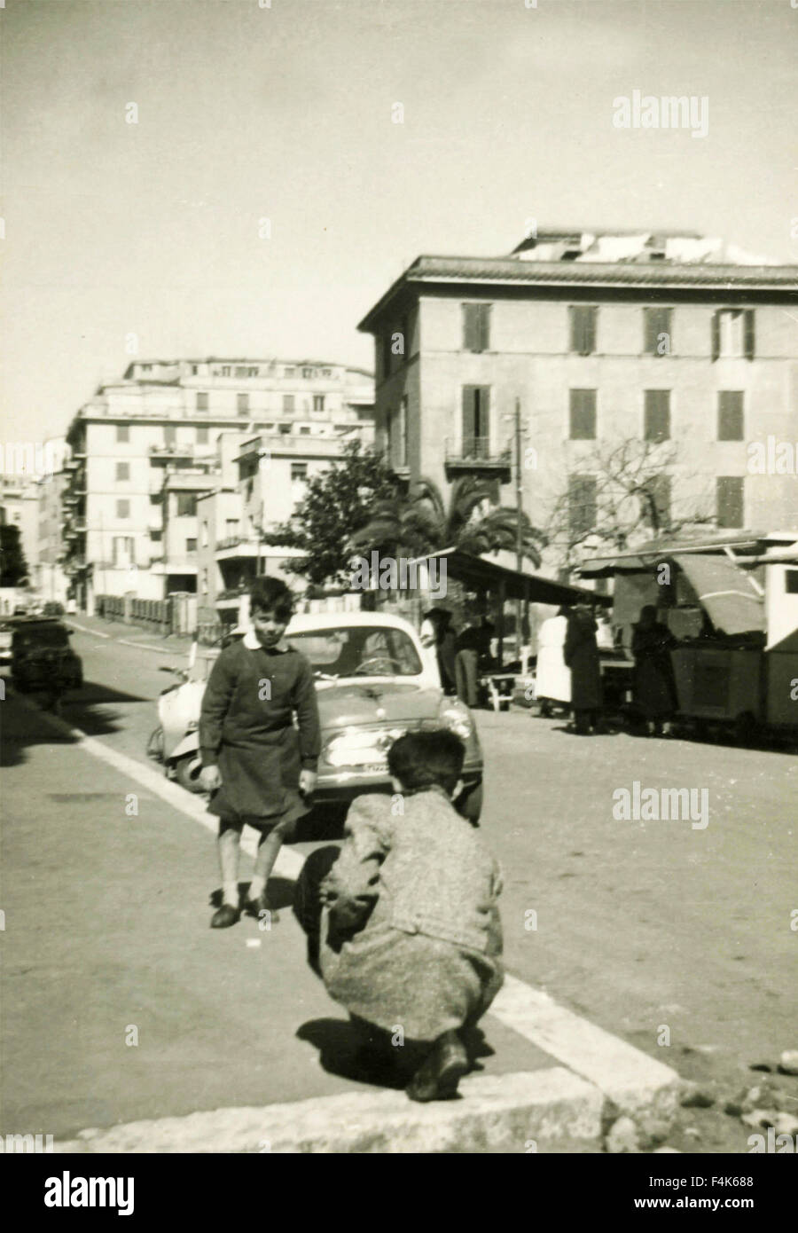 Children playing italy in street hi-res stock photography and images ...