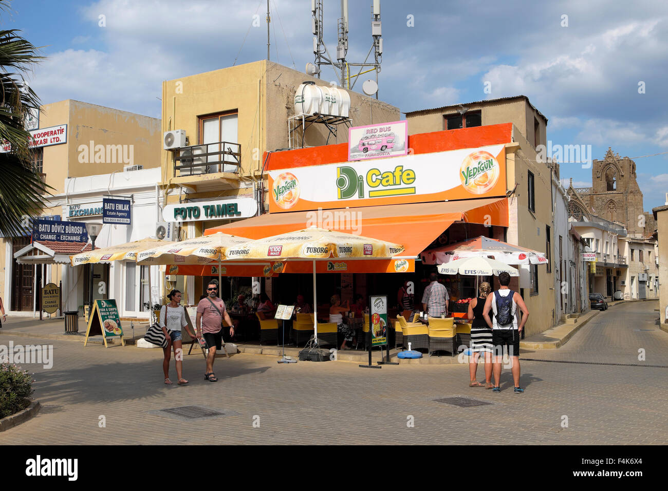Cafe on corner hi-res stock photography and images - Alamy
