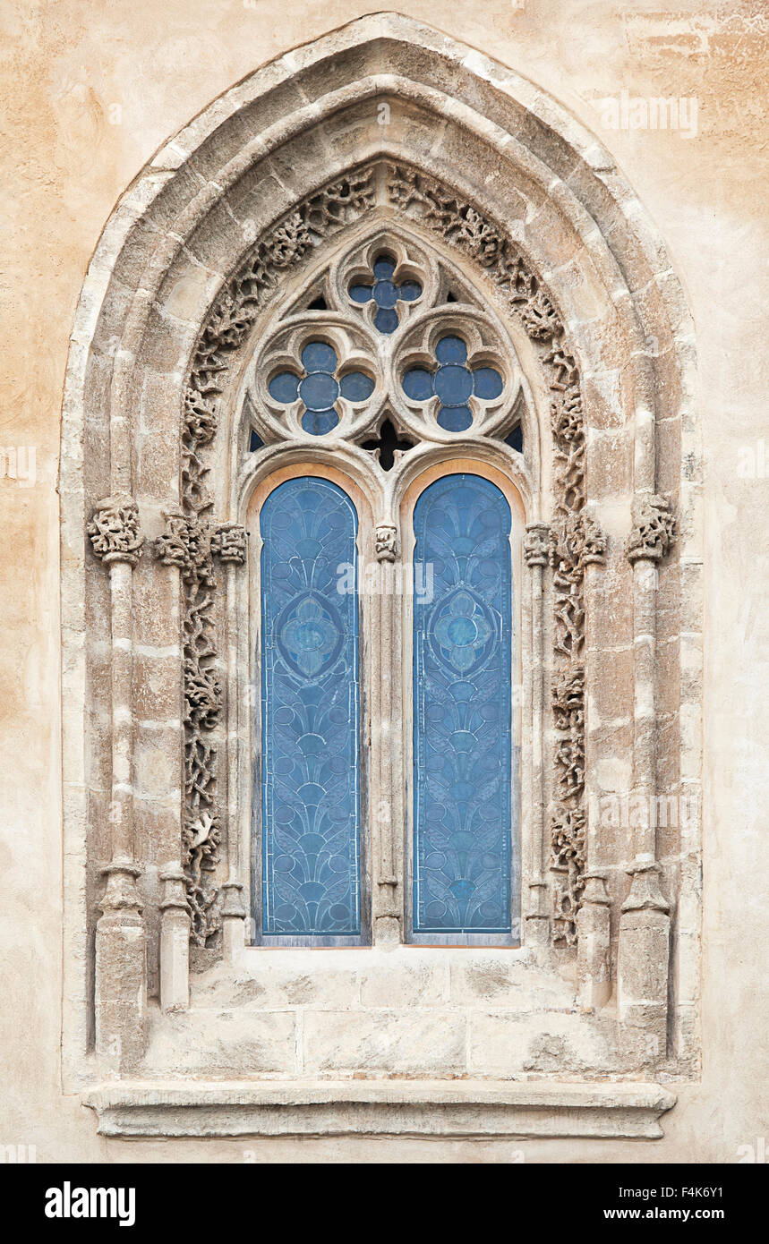 Gothic church window hi-res stock photography and images - Alamy