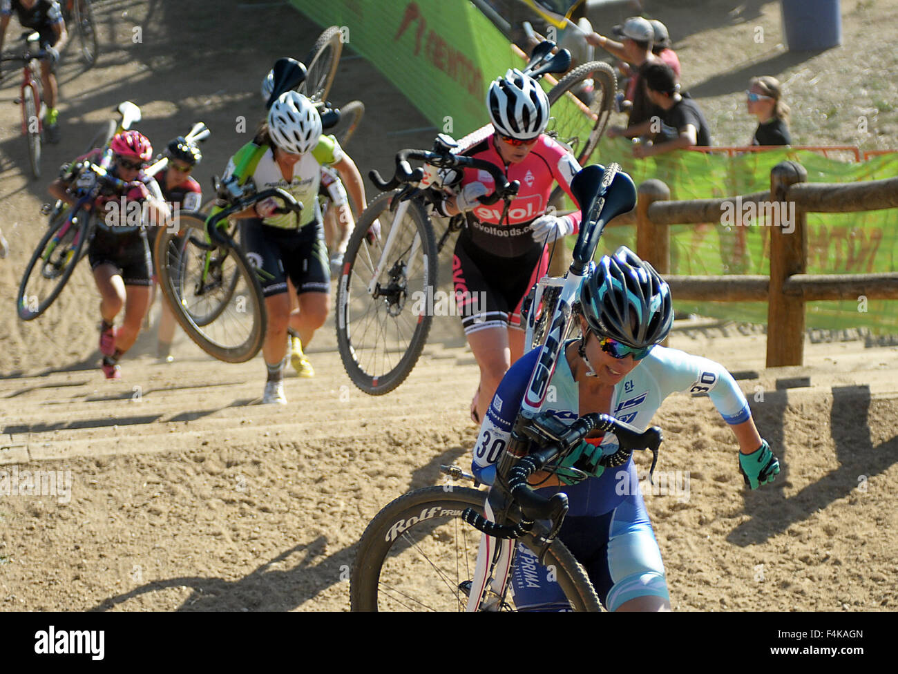 Boulder, Colorado, USA. 17th Oct, 2015. Elite women cyclists power up ...