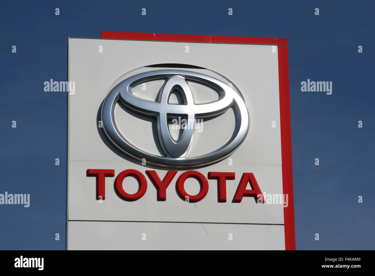 Toyota sign hi-res stock photography and images - Alamy