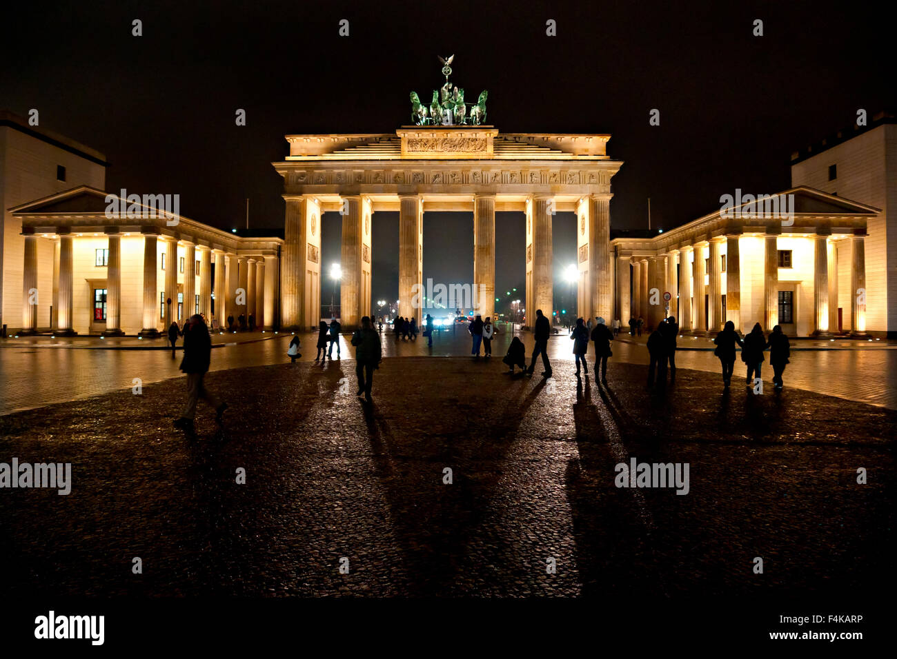 Brandenburg gate and the reichstag hi-res stock photography and images ...