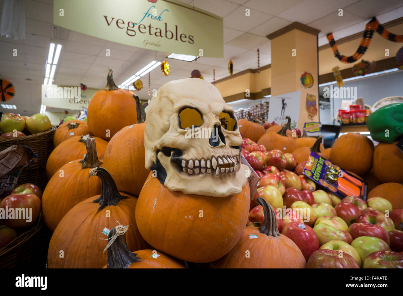 Pumpkins on sale at supermarket Halloween display in New York on ...