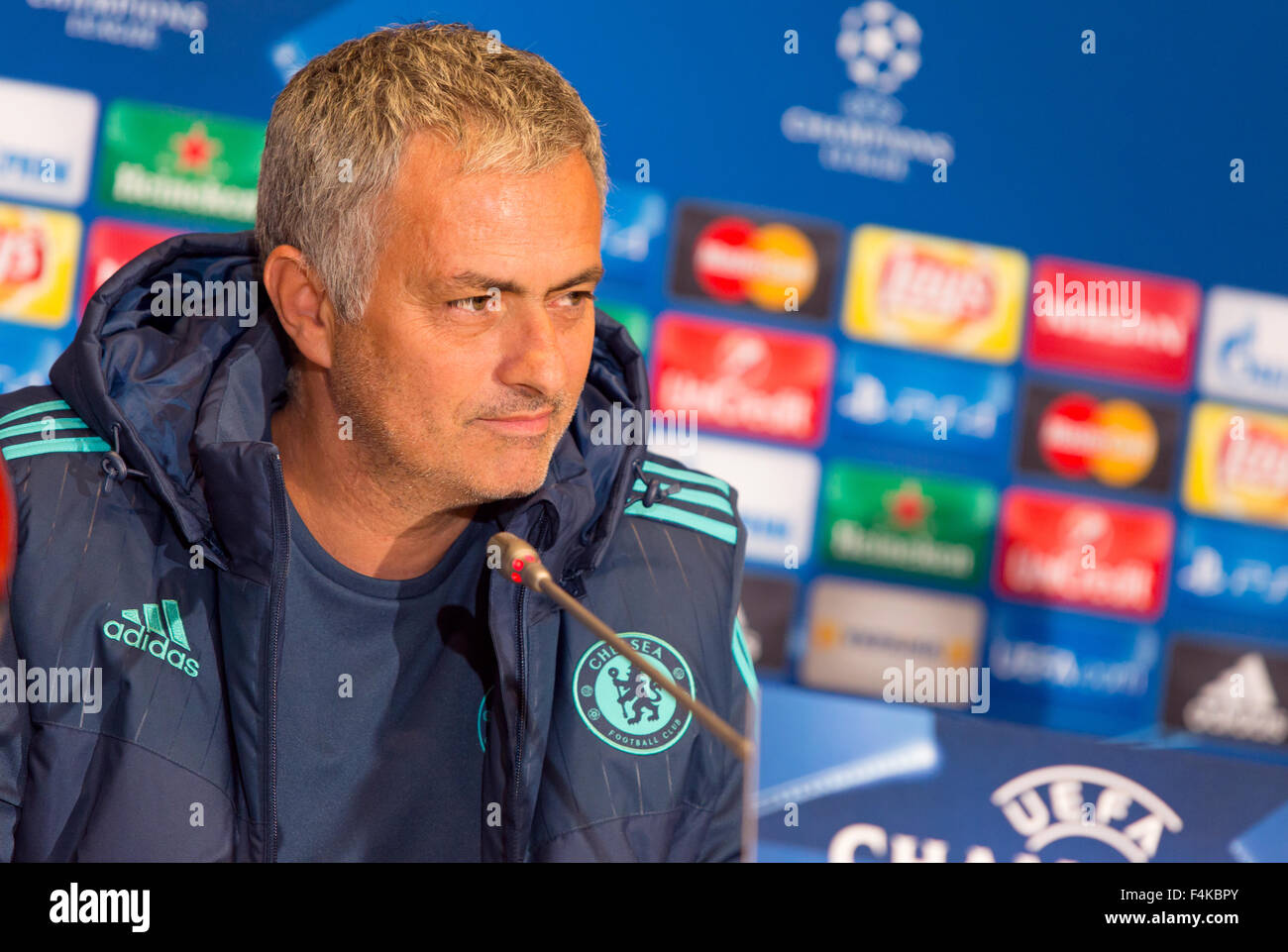 Chelsea coach jose mourinho hi-res stock photography and images - Alamy