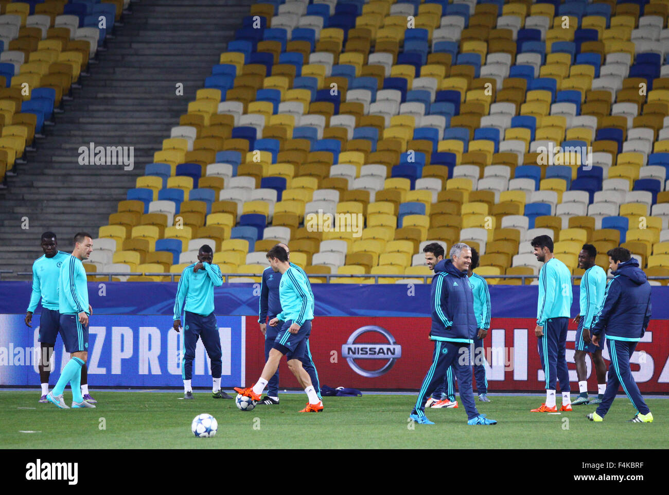 Chelsea training hi-res stock photography and images - Alamy