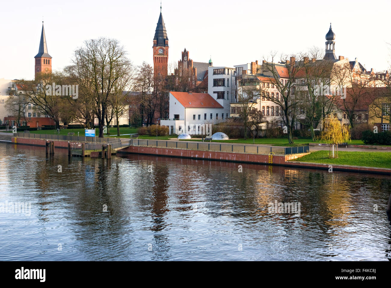 Berlin wall spree river hi-res stock photography and images - Alamy
