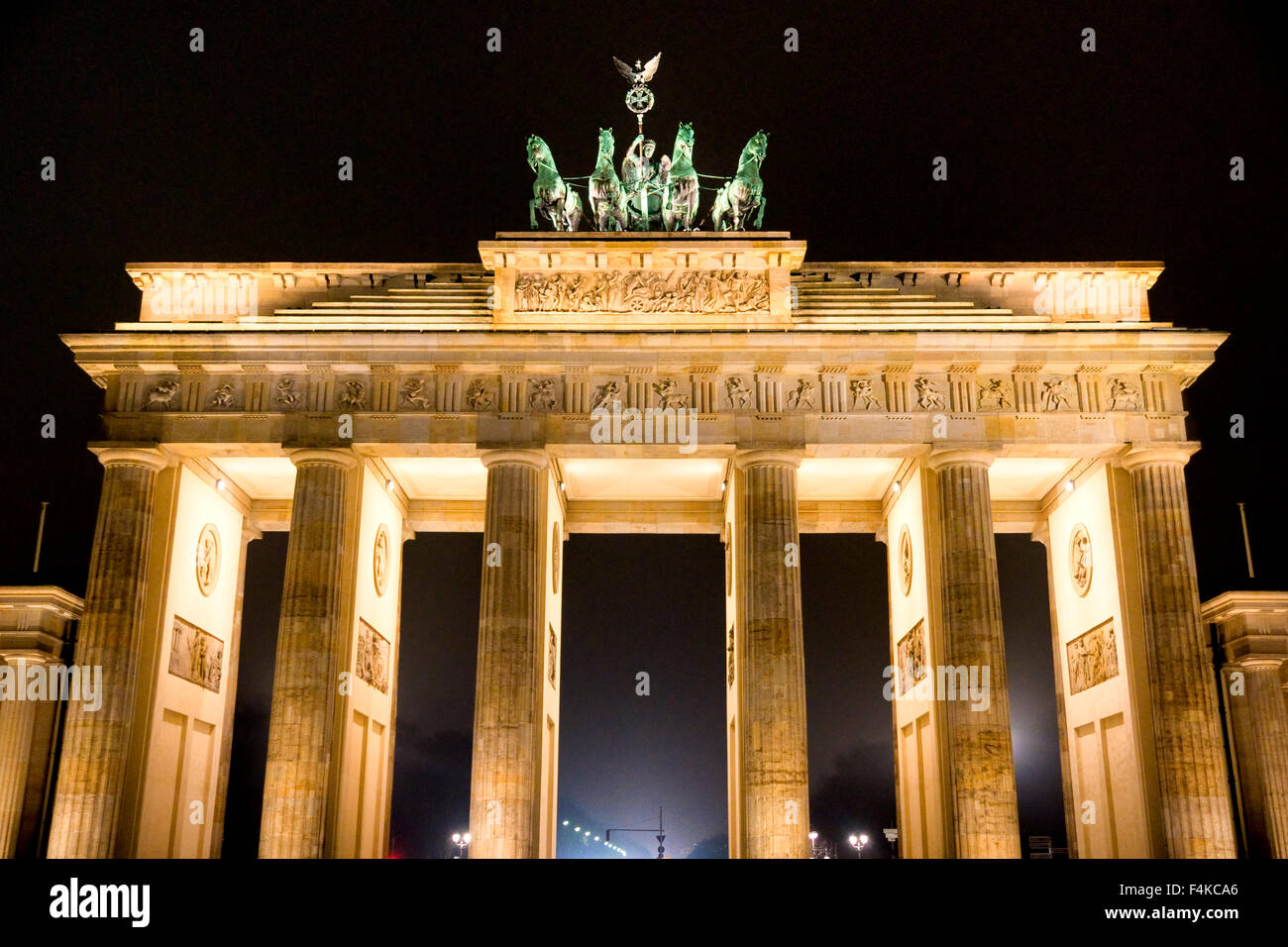 Gate and reichstag building hi-res stock photography and images - Alamy