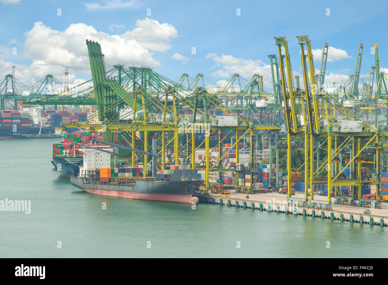Container ship bridge hi-res stock photography and images - Alamy