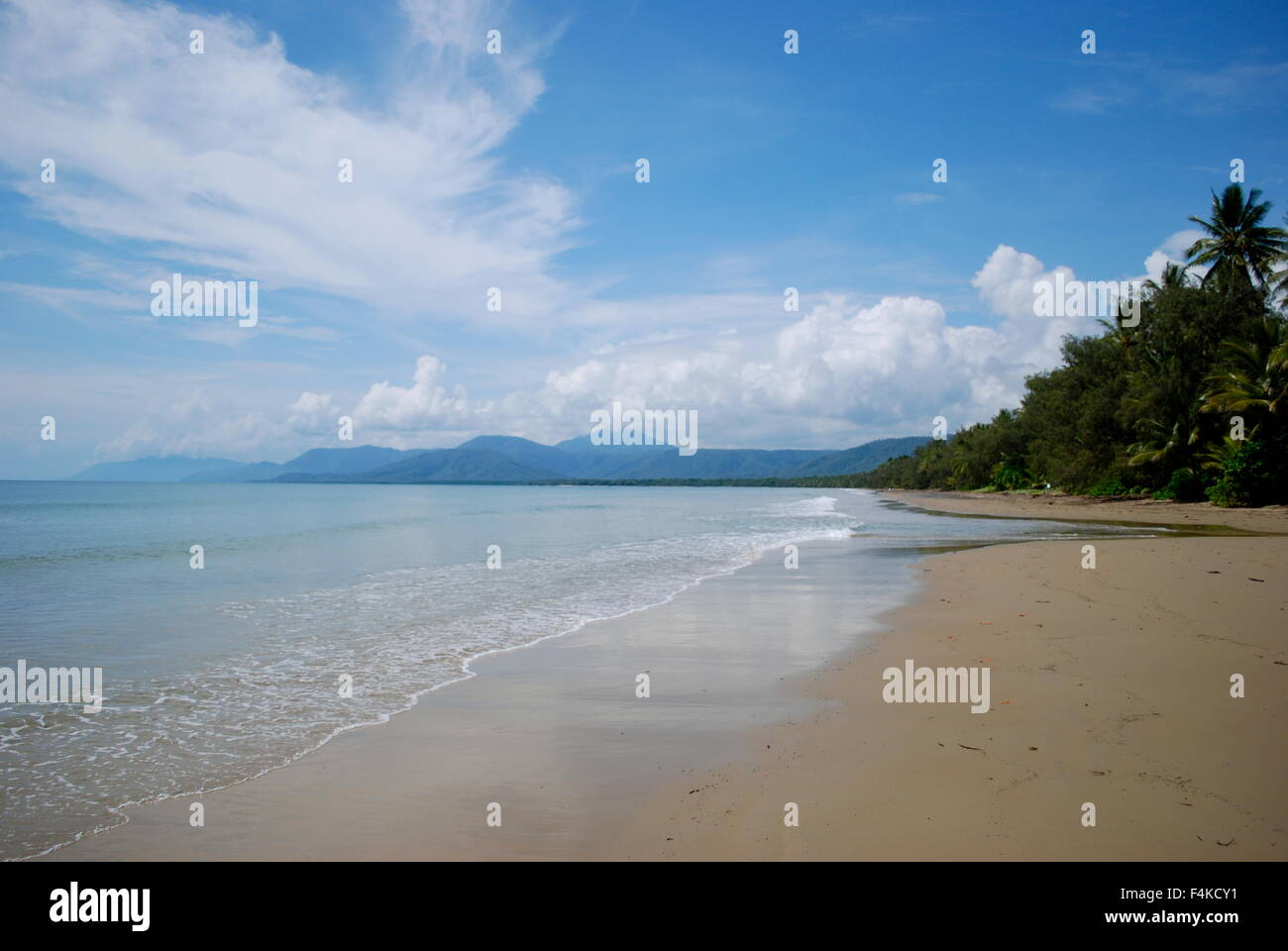 Four Mile Beach in Port Douglas, Queensland, Australia Stock Photo - Alamy