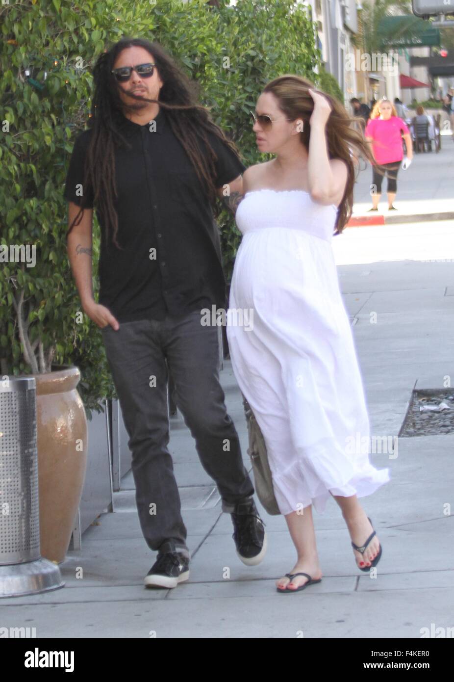 James Shaffer takes his pregnant wife to lunch in Beverly Hills ...