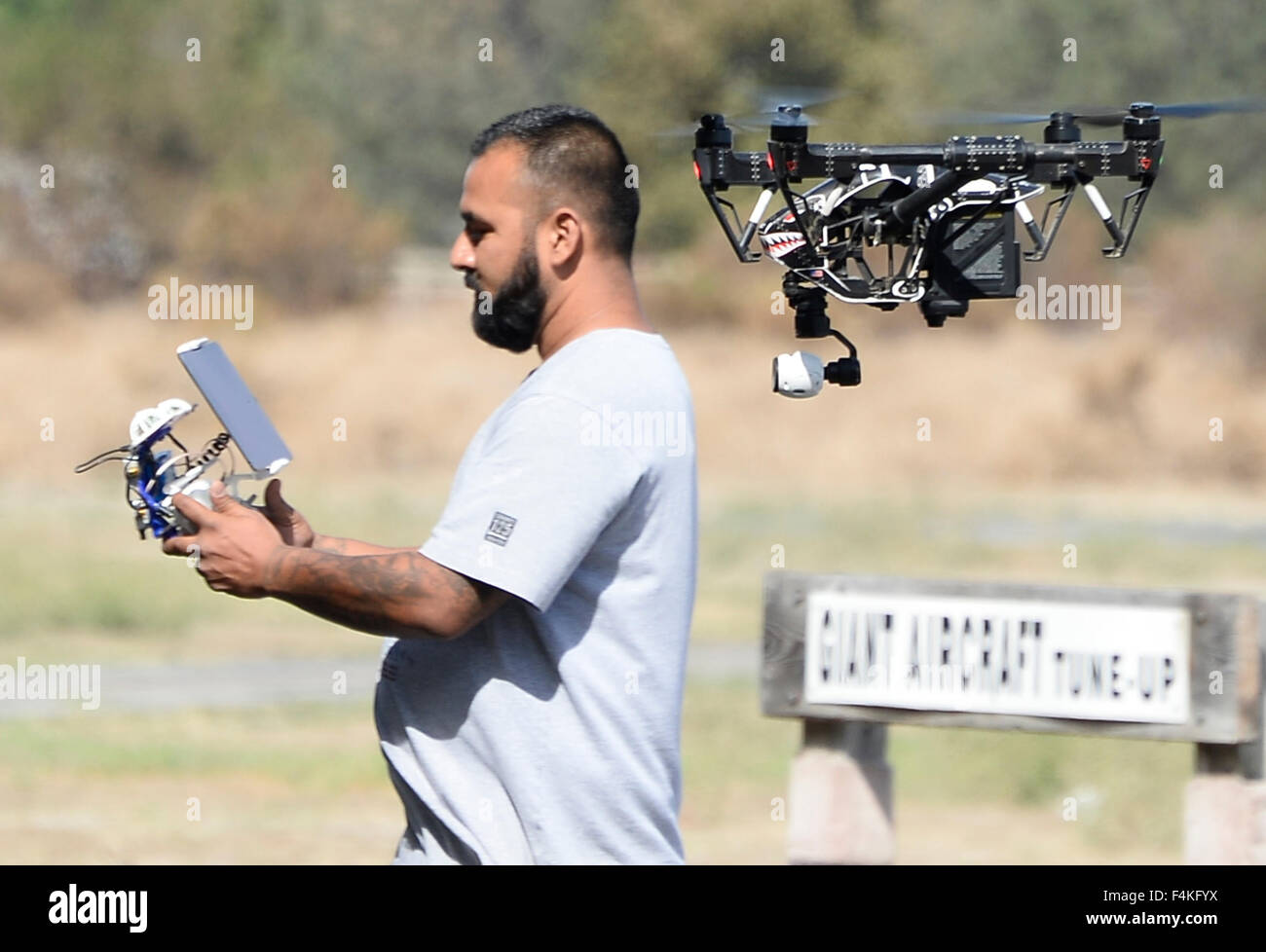 Van Nuys. 19th Oct, 2015. CA/US. Drone flyer Robert Canas flies his ...