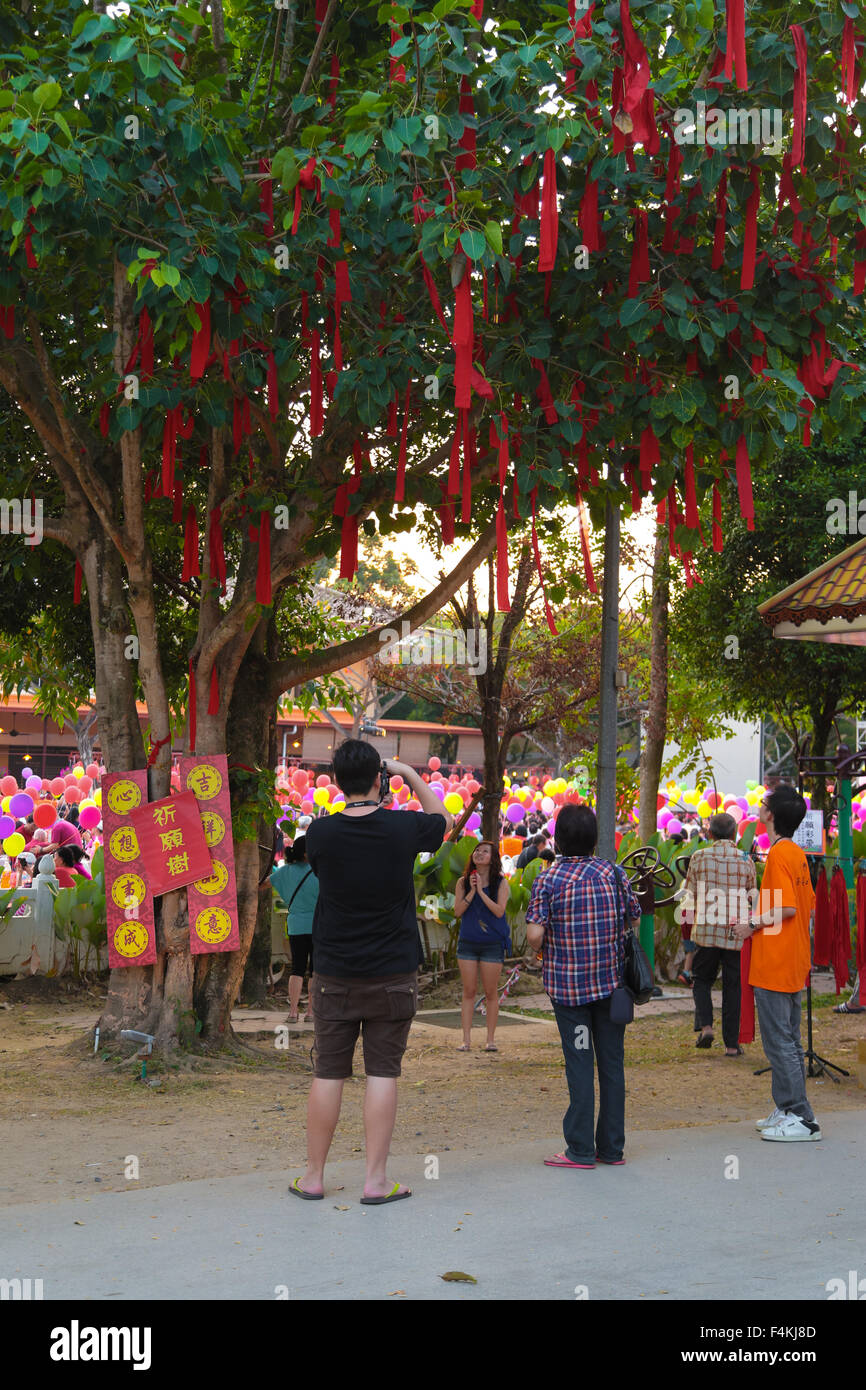 Wishes wishing tree festival chinese hi-res stock photography and ...