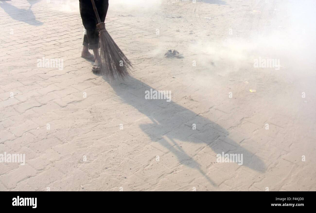 India road sweeper hi-res stock photography and images - Alamy