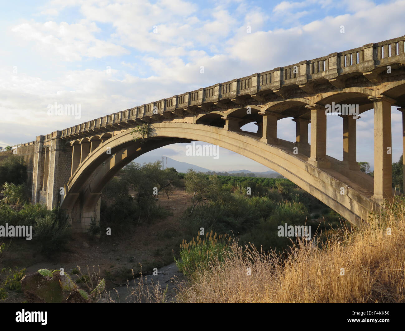 Old road bridge hi-res stock photography and images - Alamy