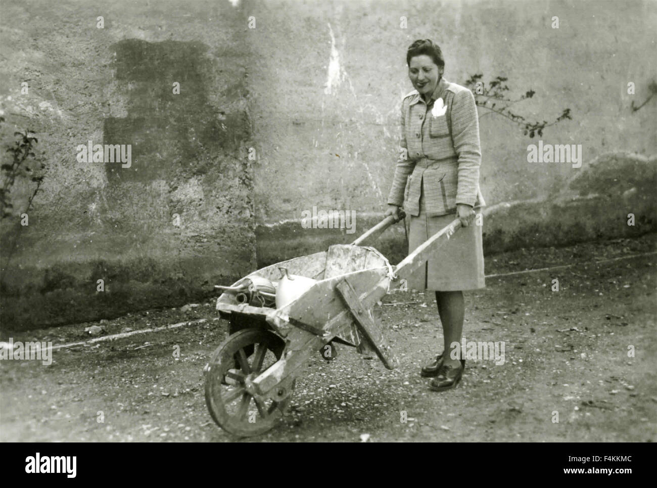 Woman with wheelbarrow, Italy Stock Photo - Alamy