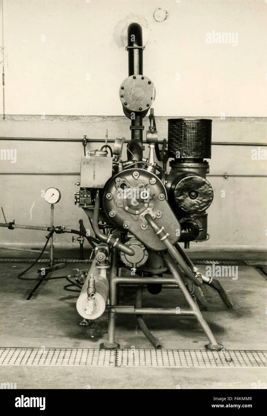 Diesel engine 1950 hi-res stock photography and images - Alamy