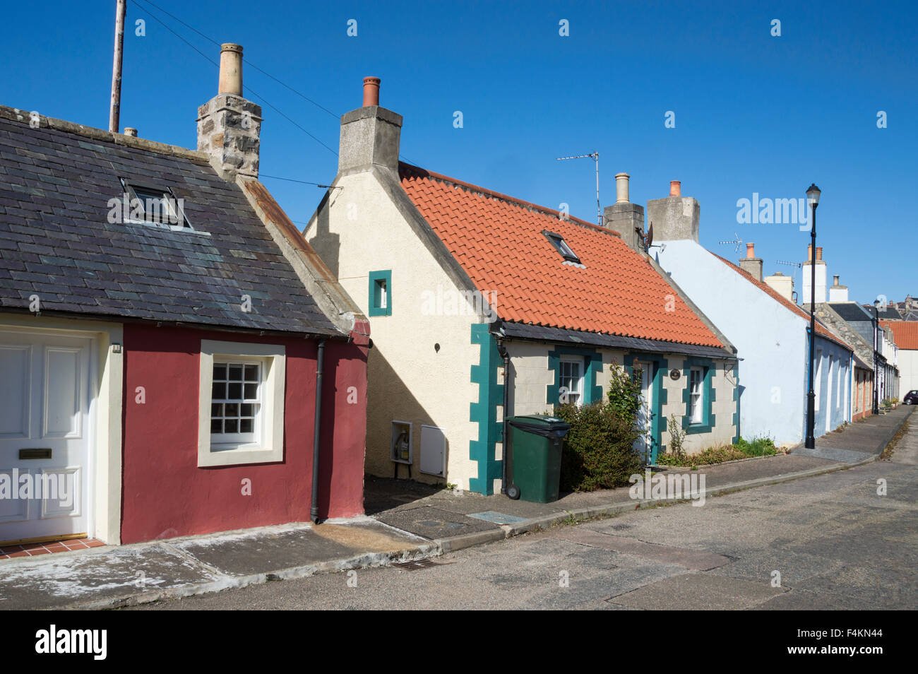 Old fishermens cottages hi-res stock photography and images - Alamy