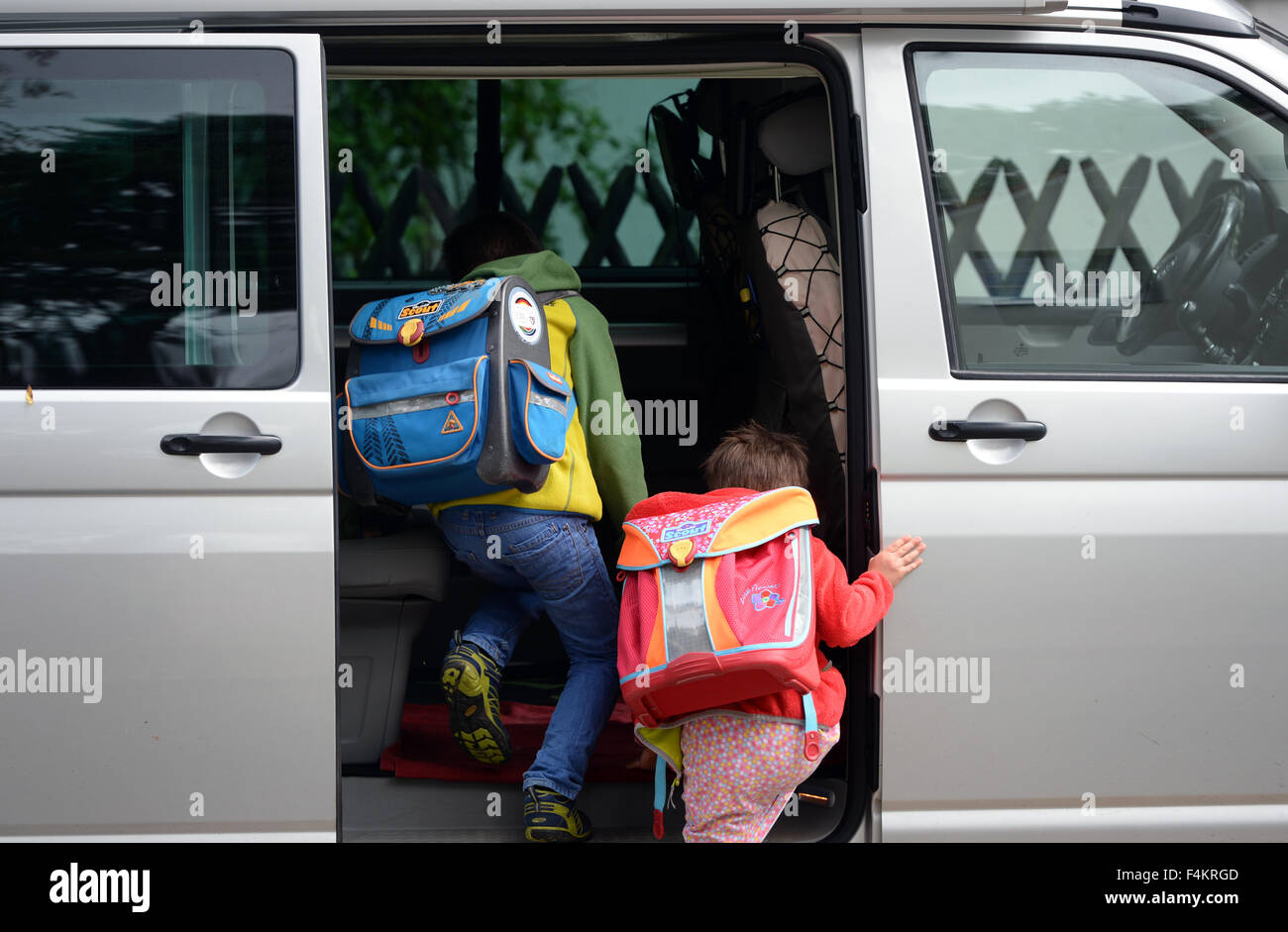 Potsdam, Germany. 21st Sep, 2015. ILLUSTRATION - School children get ...