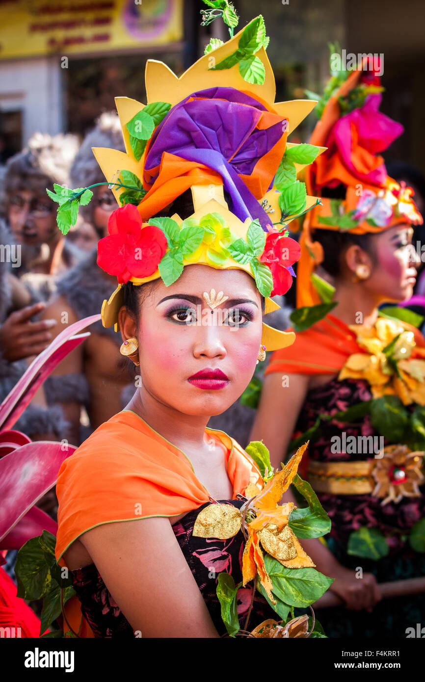 Beautiful young Balinese woman in traditional attire Stock Photo - Alamy