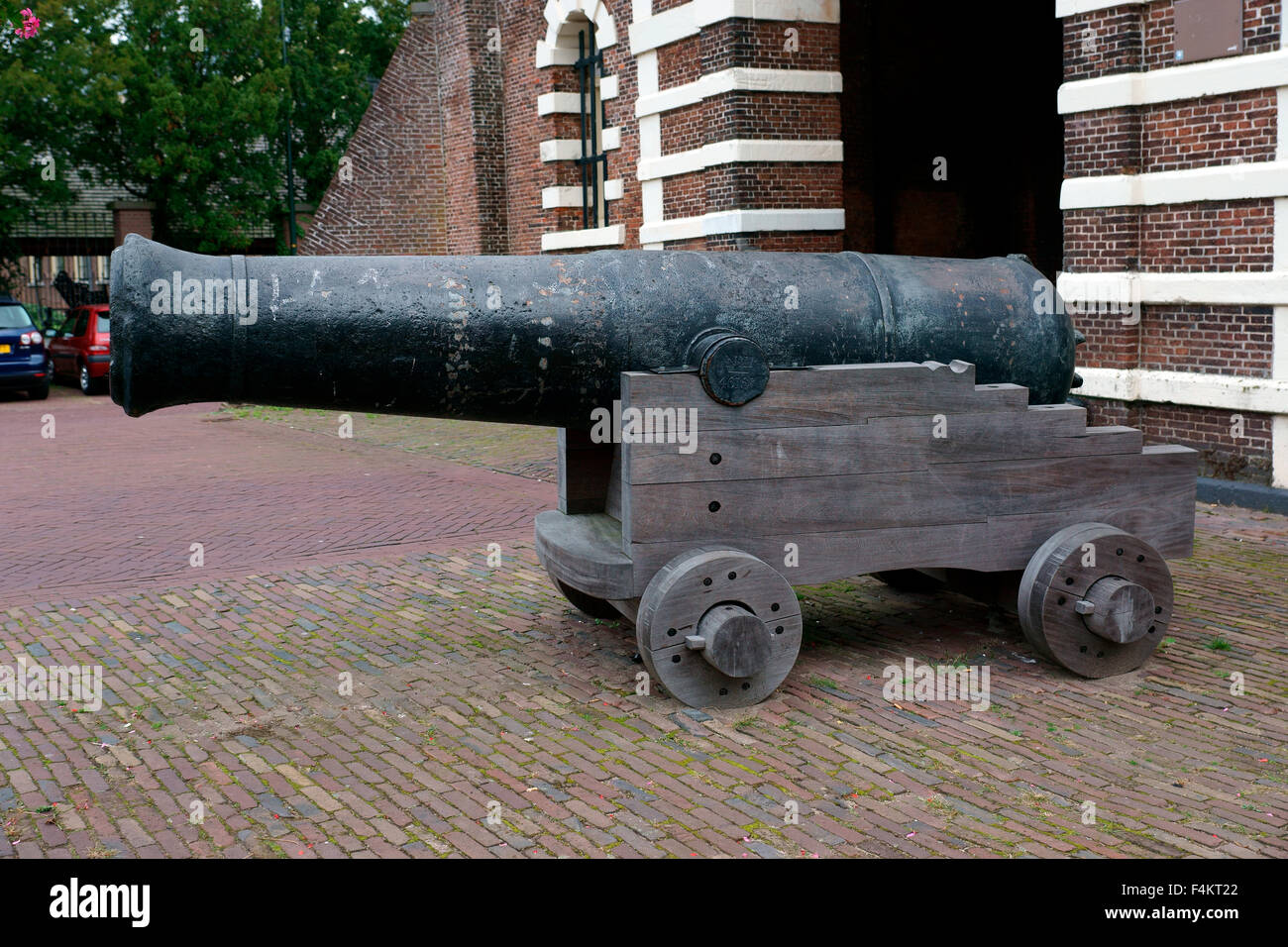 CANNON AT THE GATE Stock Photo - Alamy