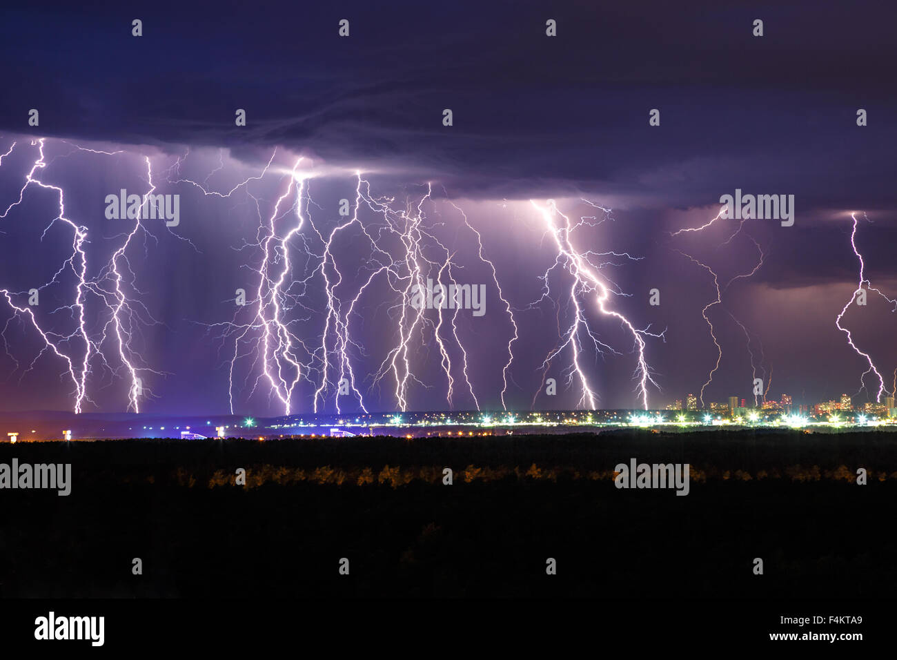 Thunder and lightning hi-res stock photography and images - Alamy