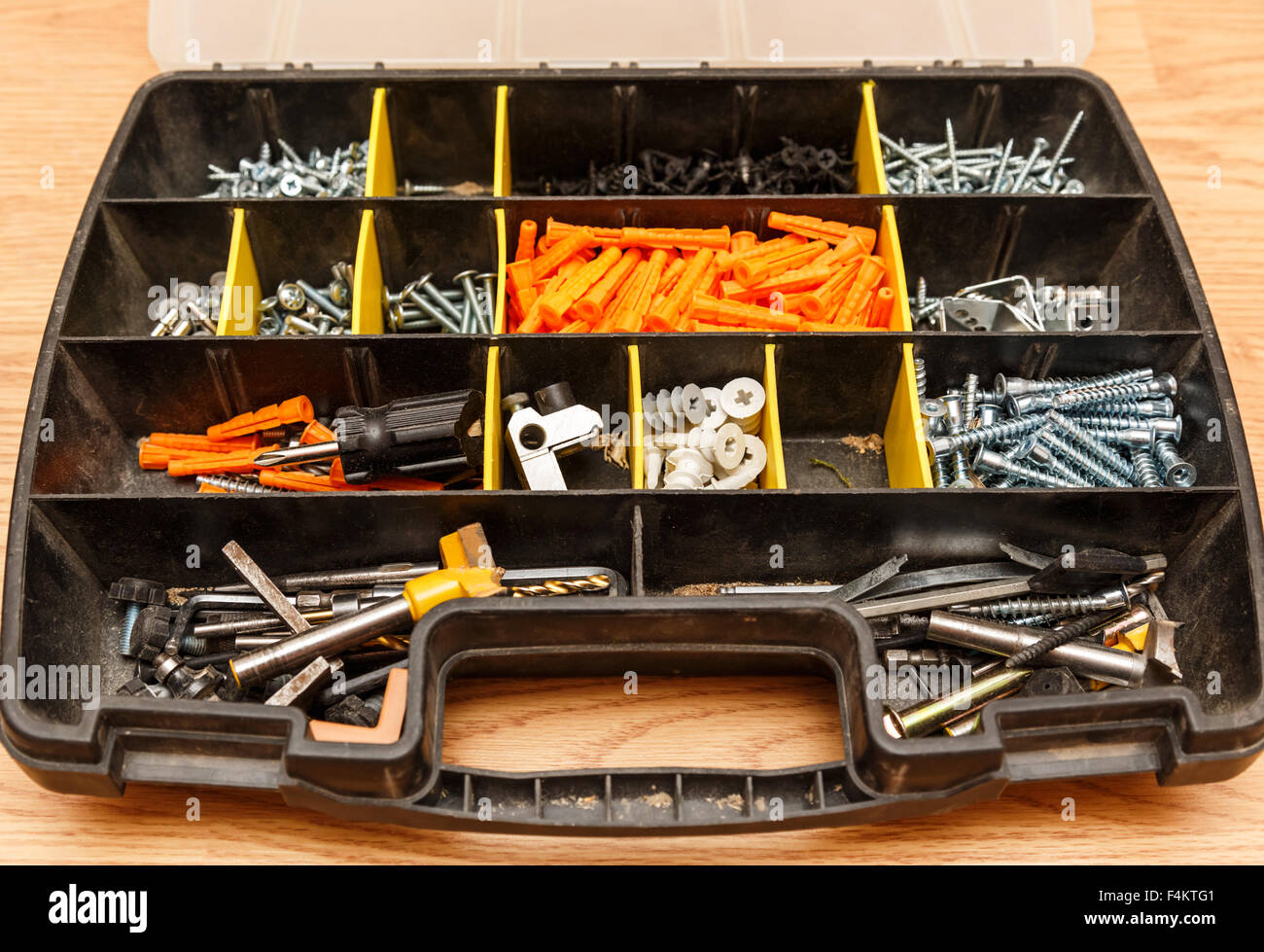 Set of screws and dowels in the box Stock Photo - Alamy