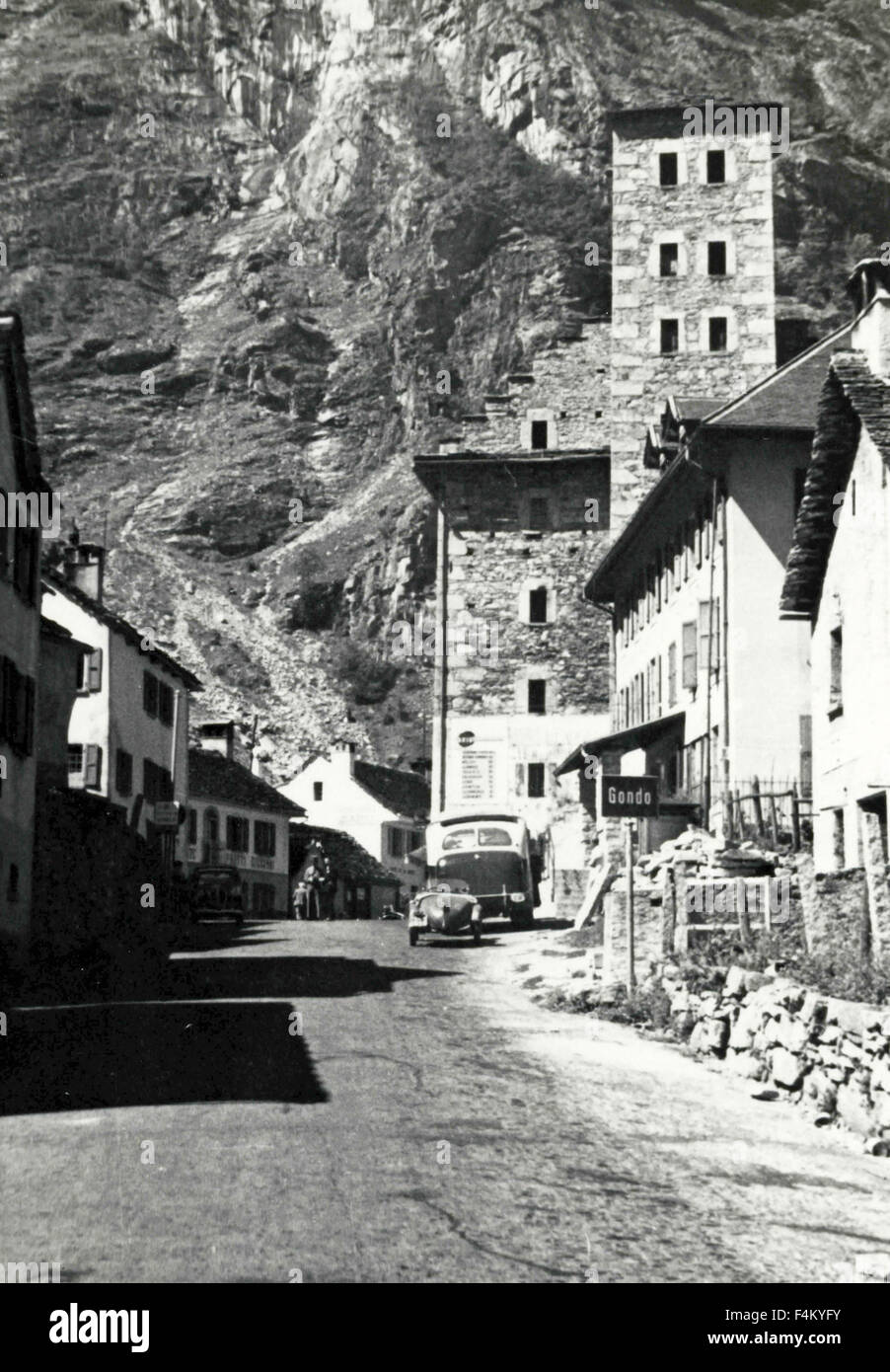 Gondo hi-res stock photography and images - Alamy