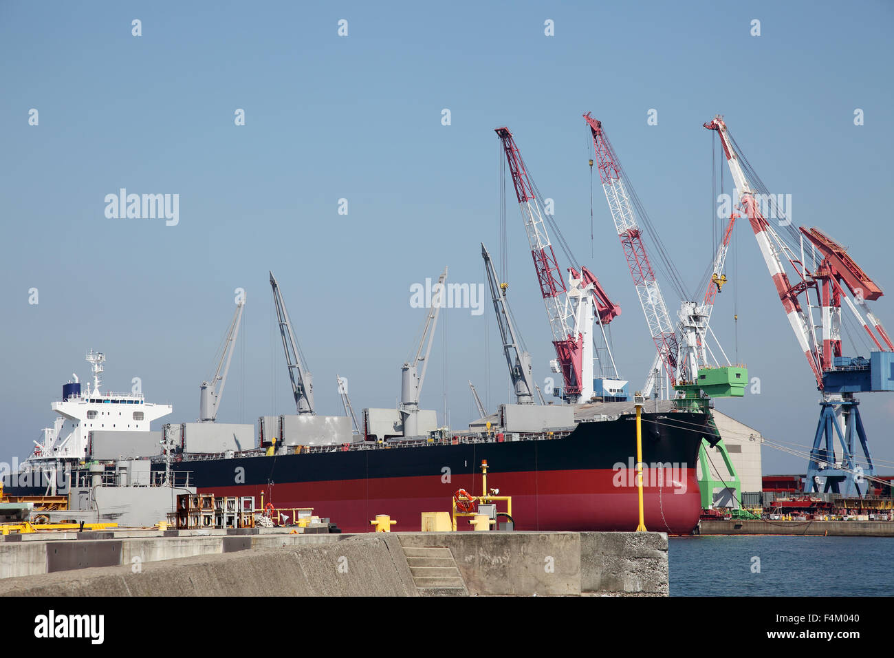 Ship construction dockyard shipyard hi-res stock photography and images ...