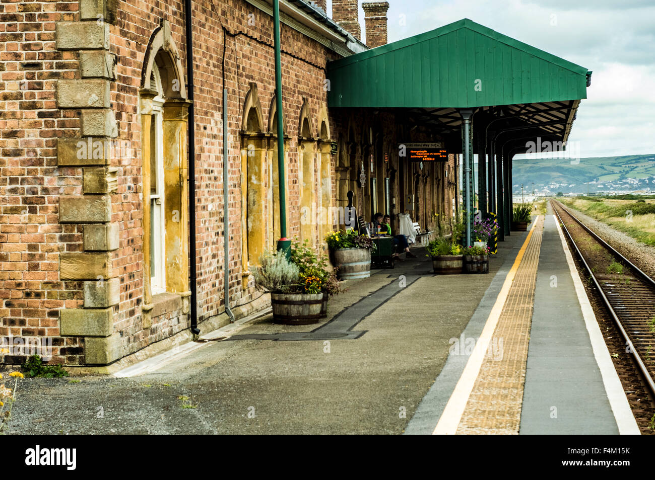 Borth railway station hi-res stock photography and images - Alamy