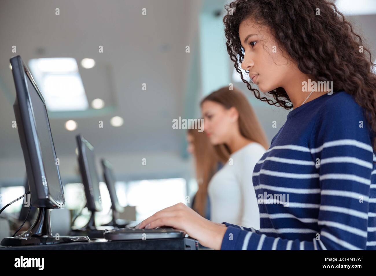 African students computers hi-res stock photography and images - Alamy