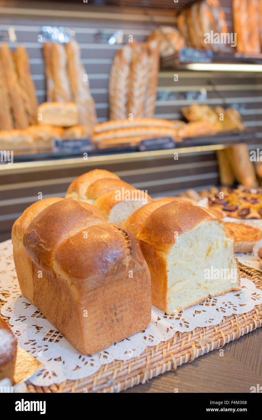 Bread display in a bakery Stock Photo - Alamy