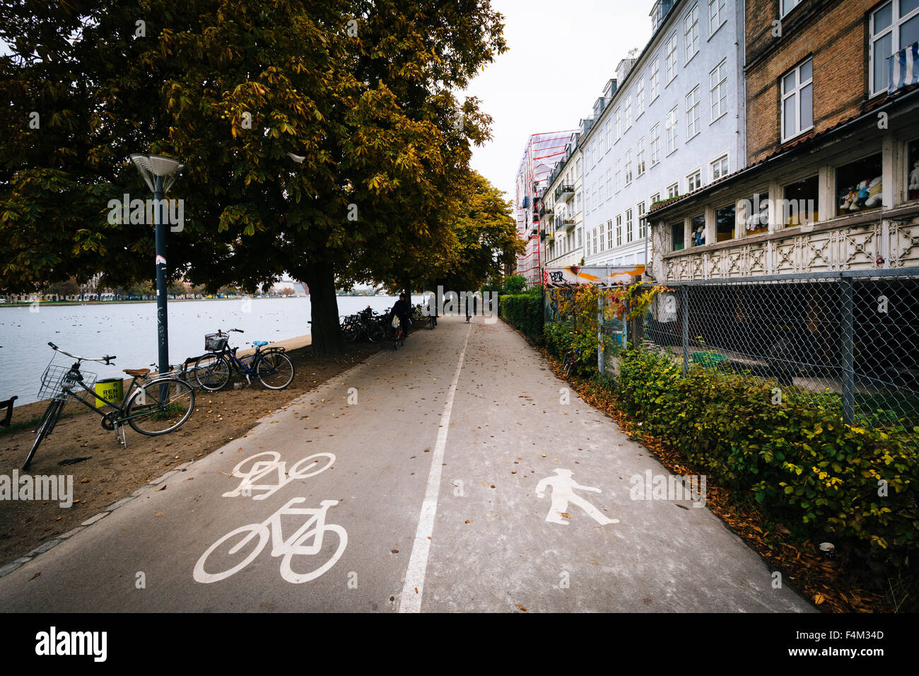 Bicycle path along Peblinge Sø, in Copenhagen, Denmark Stock Photo - Alamy