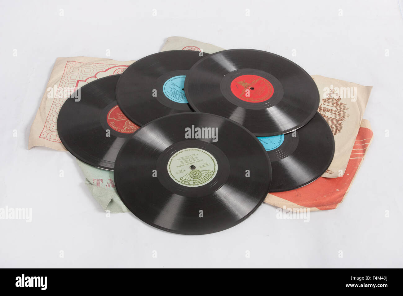 Black circle vinyl symbol hi-res stock photography and images - Alamy