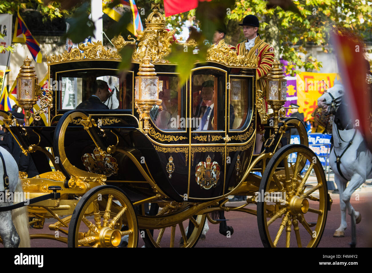 Ceremonial procession queen elizabeth hi-res stock photography and ...