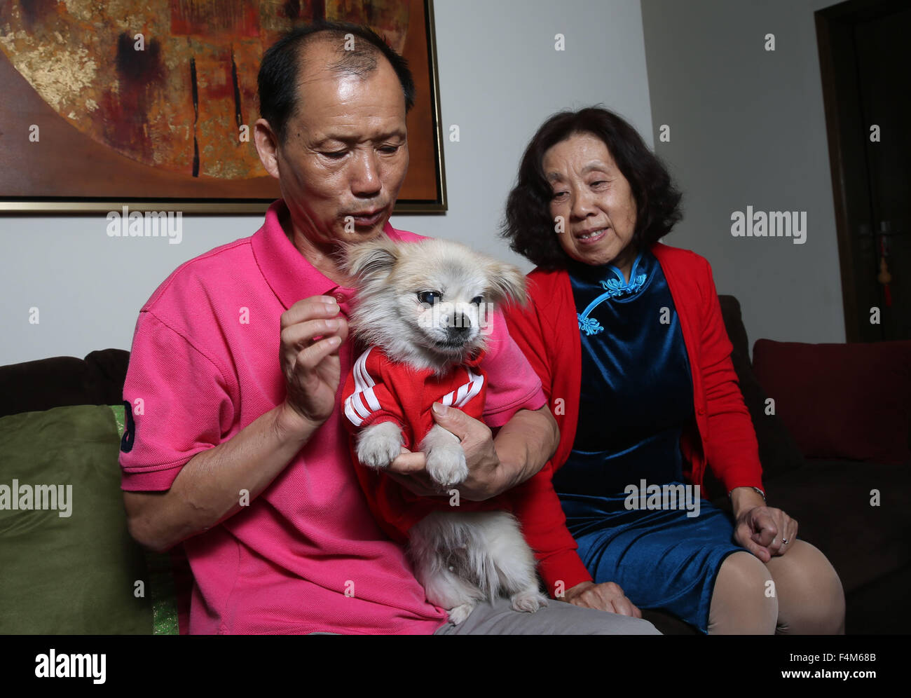 Beijing, China. 19th Oct, 2015. Wan Tianpeng and his wife pose for a ...