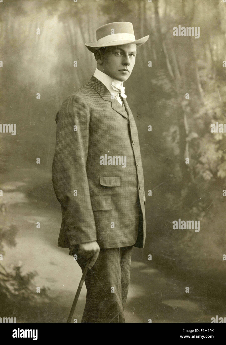 Fashion year 1900 hi-res stock photography and images - Alamy