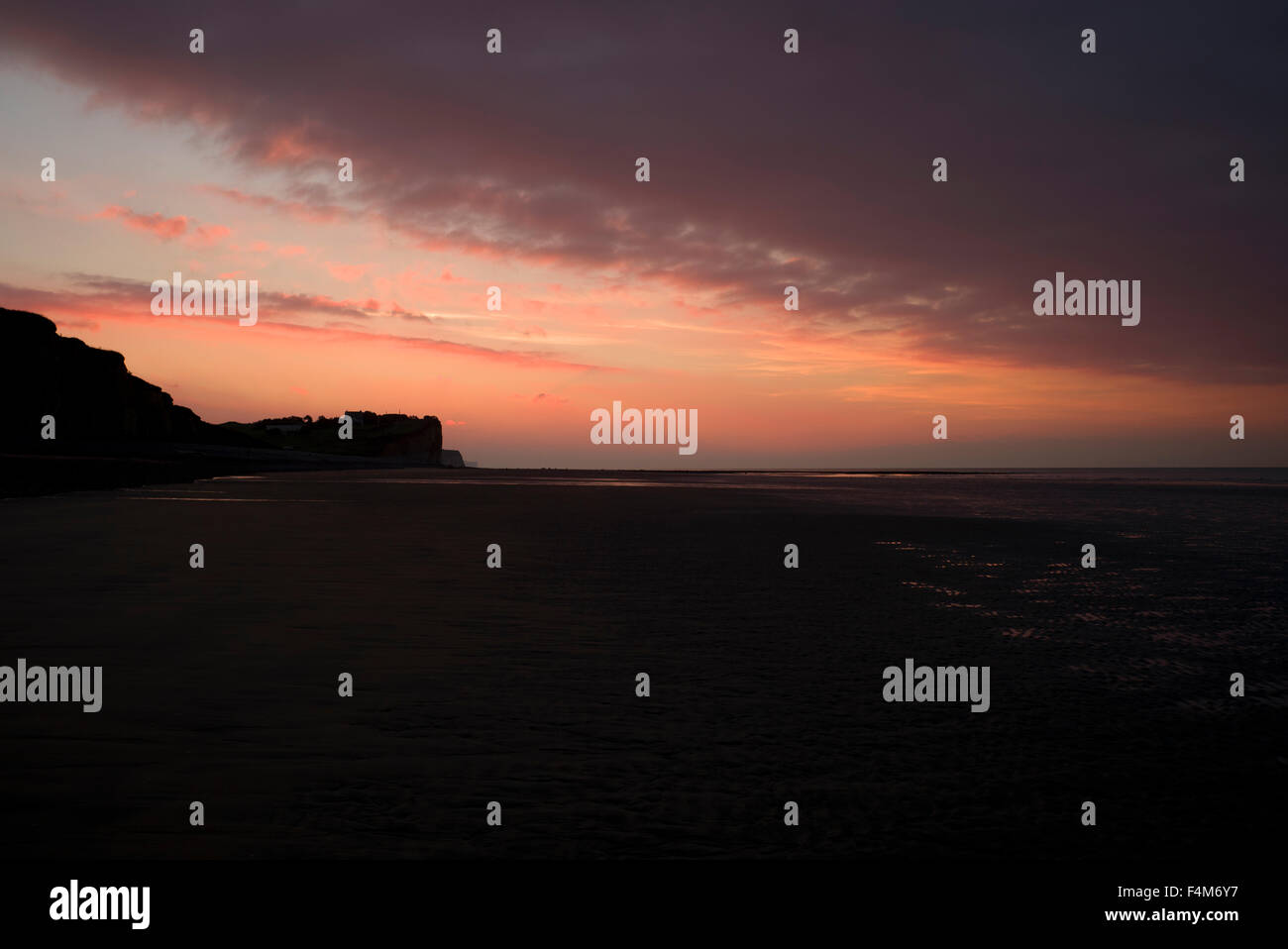 Strong red sunset hi-res stock photography and images - Alamy
