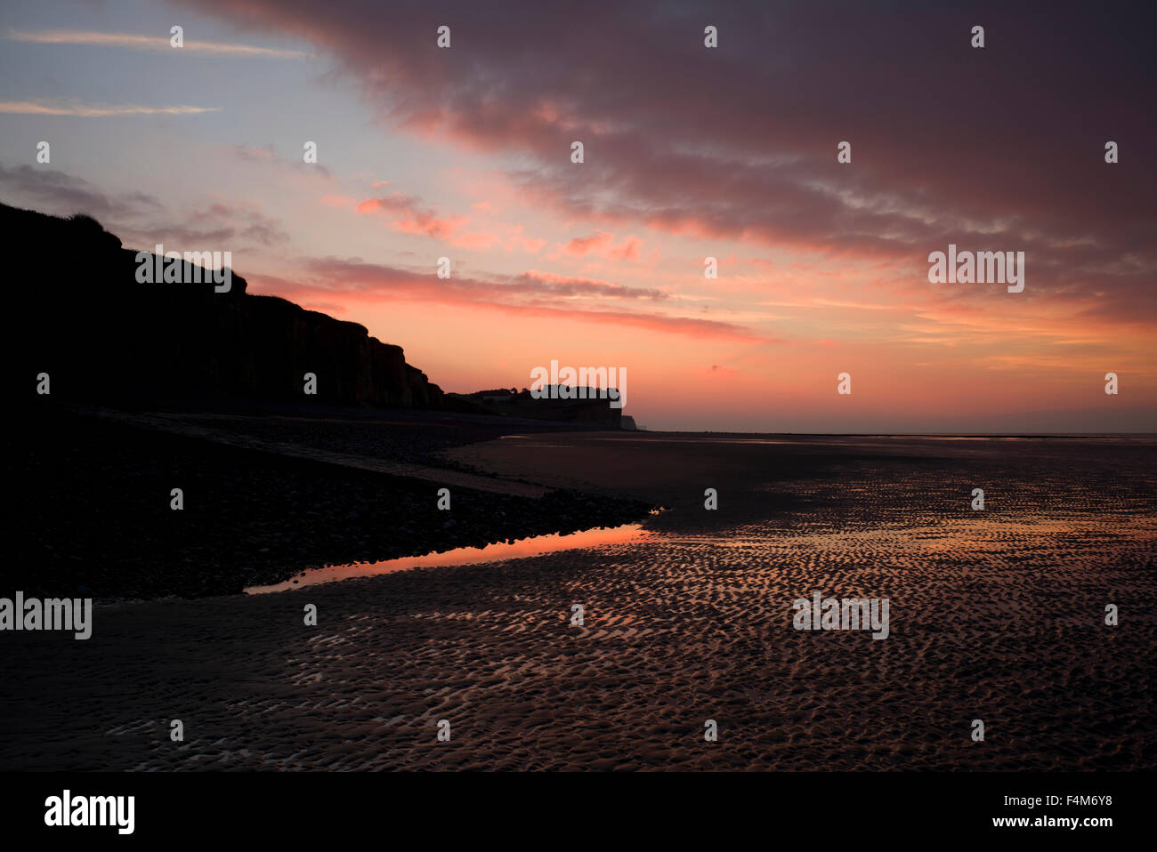 Strong red sunset hi-res stock photography and images - Alamy