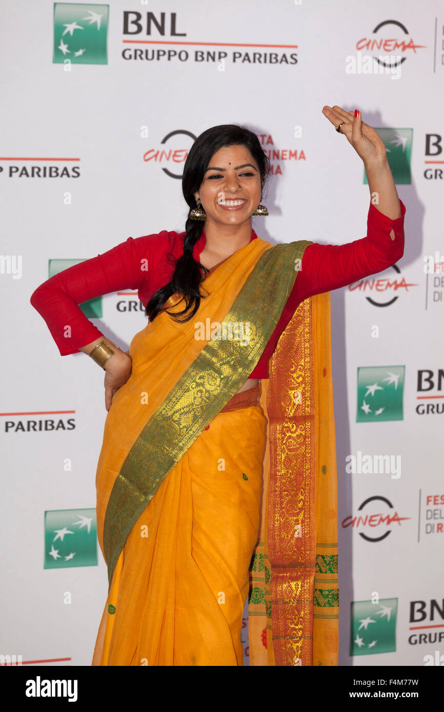 Indian fall sari hi-res stock photography and images - Alamy