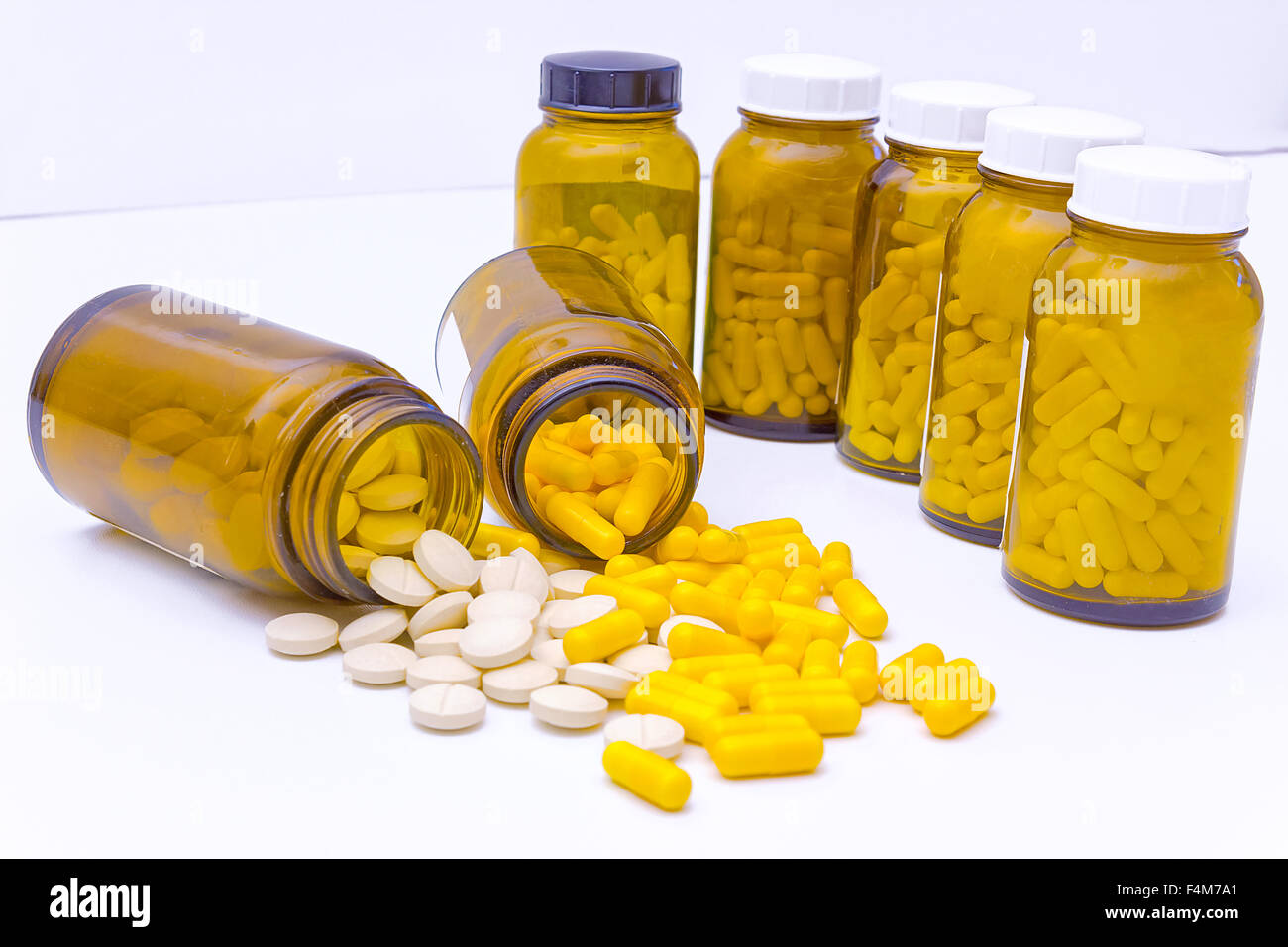 Pills capsules tablets in hi-res stock photography and images - Alamy