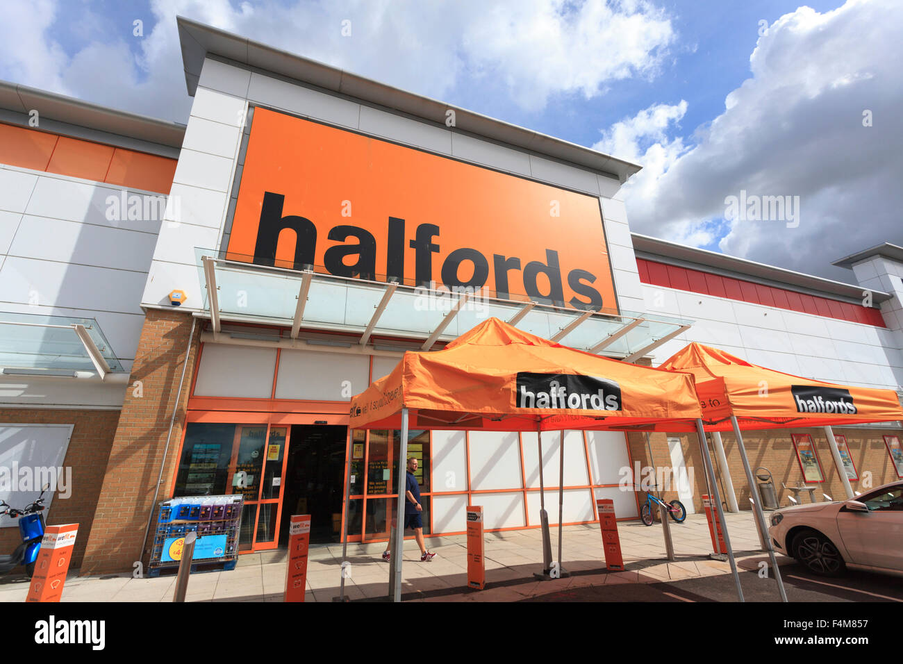 Halfords store uk shop hi-res stock photography and images - Alamy