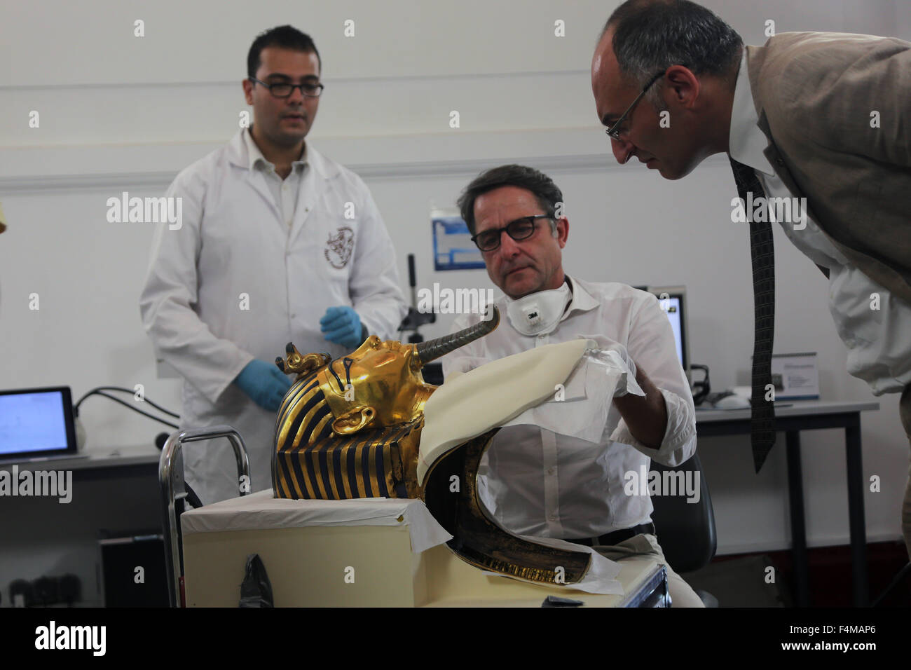 Museum mask archaeologist hi-res stock photography and images - Alamy