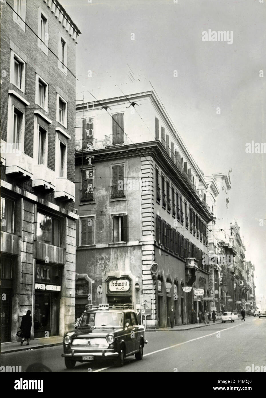 Via del corso hi-res stock photography and images - Alamy