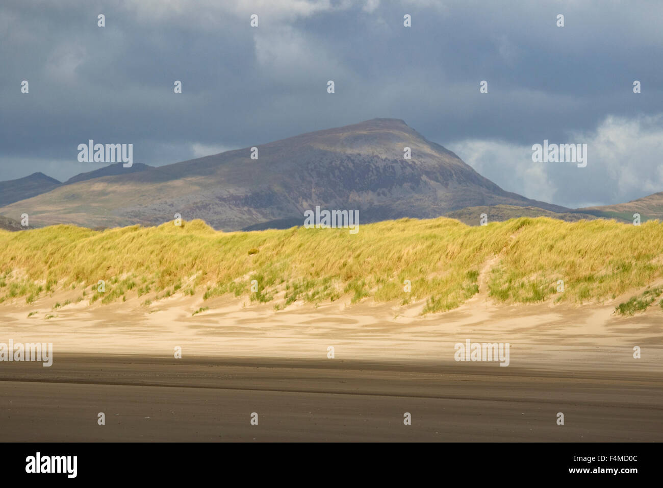 Harlech beach hi-res stock photography and images - Alamy