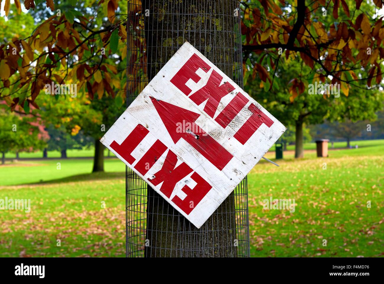 Car park exit sign hi-res stock photography and images - Alamy