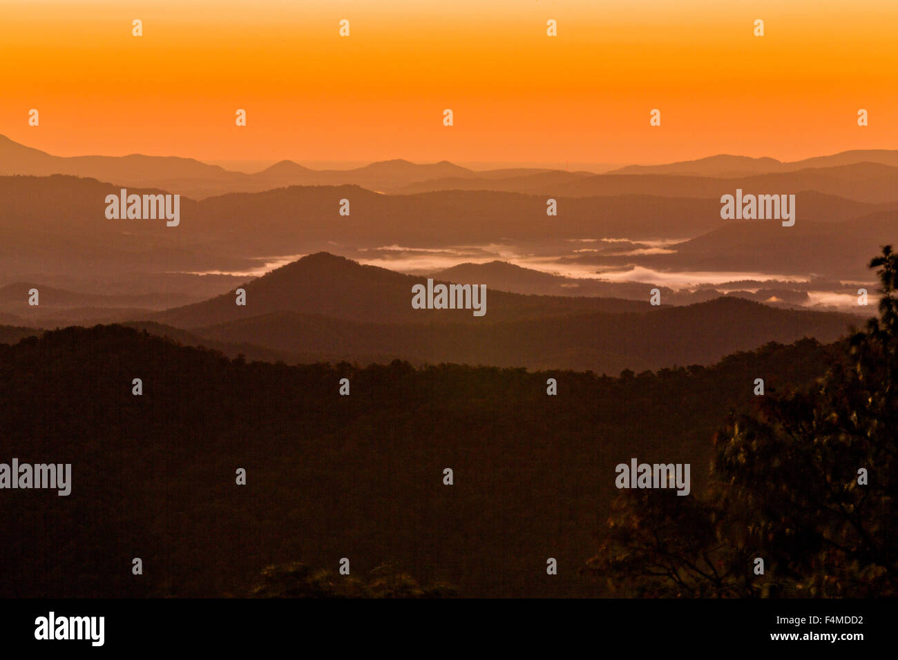 Sunrise over the Blue Ridge mountains from Looking Glass Overlook ...