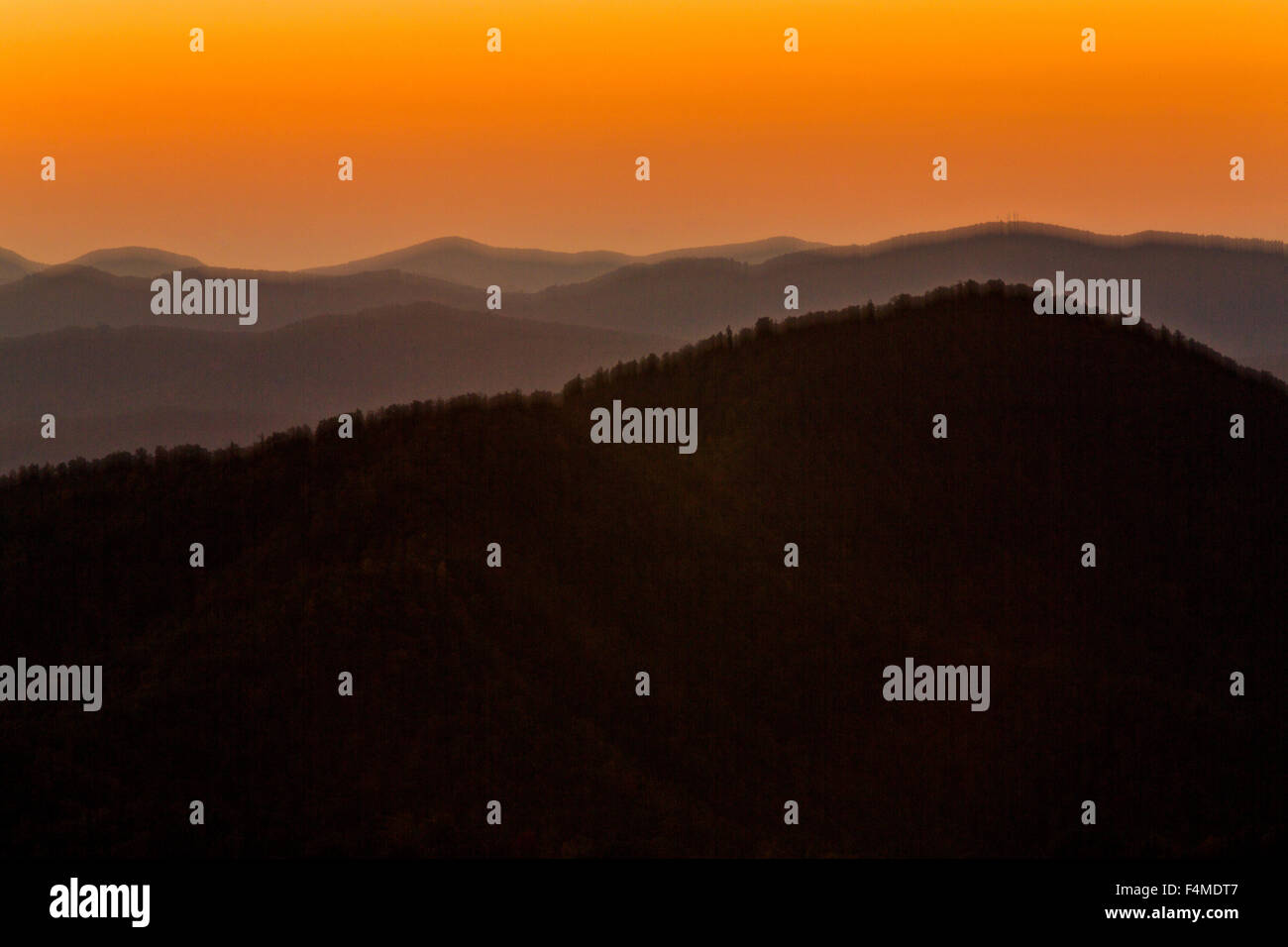 Sunrise over the Blue Ridge mountains from Looking Glass Overlook ...