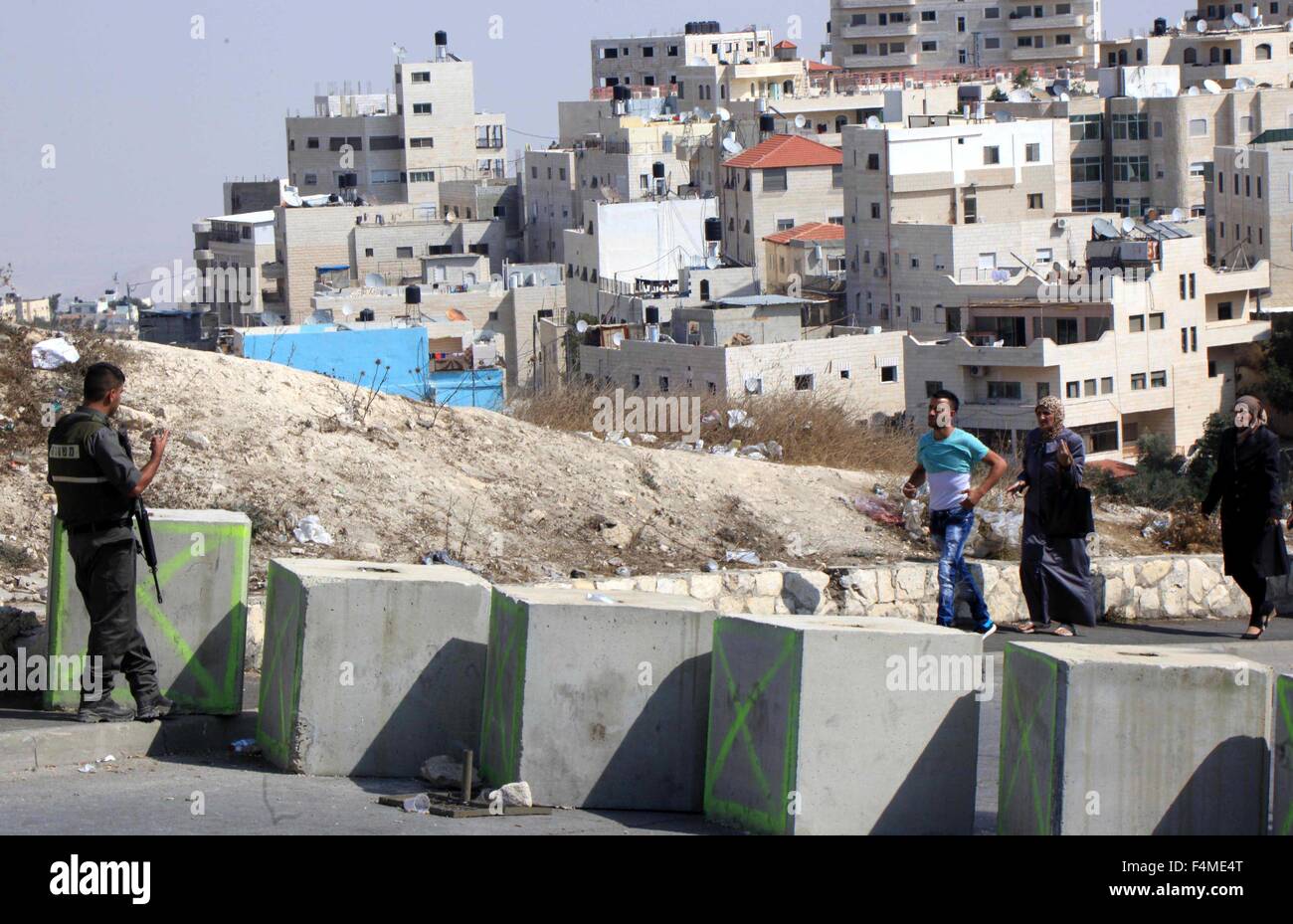 Jerusalem, Jerusalem, Palestinian Territory. 20th Oct, 2015. An Israeli ...